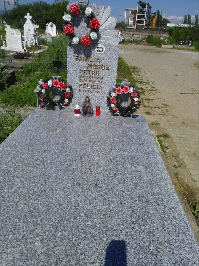 Morminte | Marmura Simeria monumente funerare cruci morminte fantani piatra