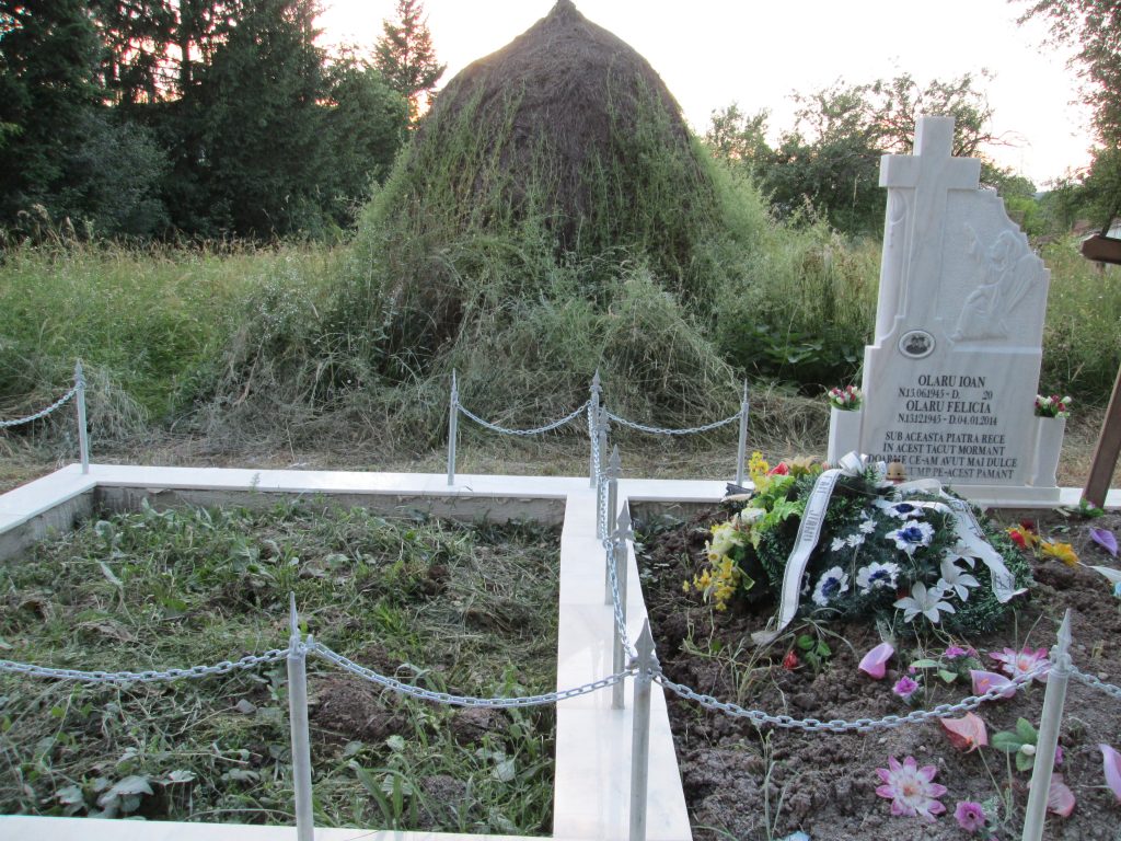 Morminte | Marmura Simeria monumente funerare cruci morminte fantani piatra
